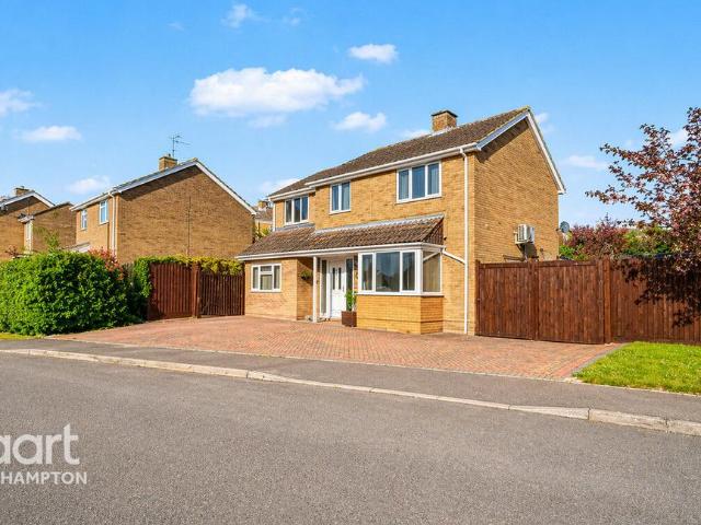 6 bedroom detached house for sale