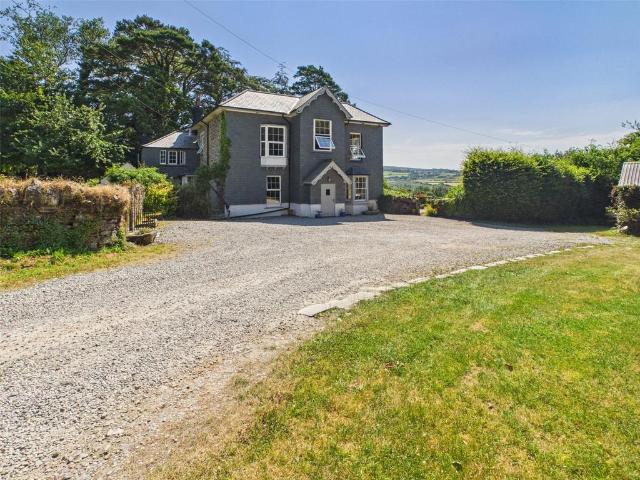 6 bedroom detached house for sale