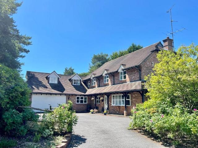 6 bedroom detached house for sale