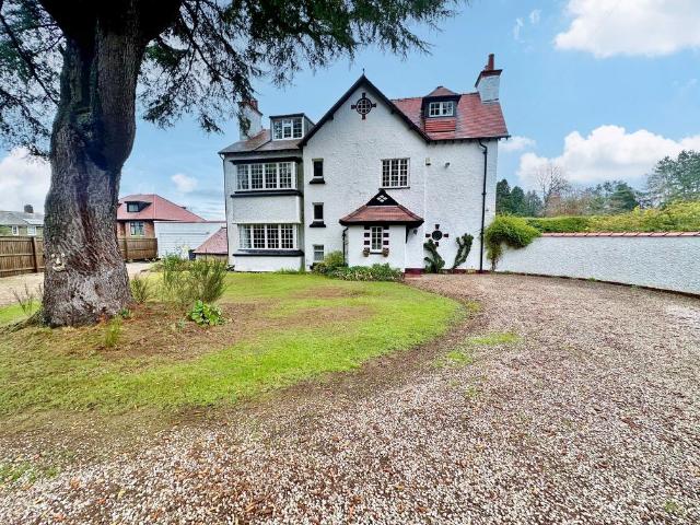 6 bedroom detached house for sale