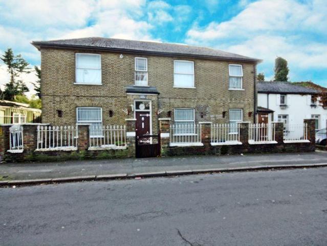 6 bedroom detached house for sale