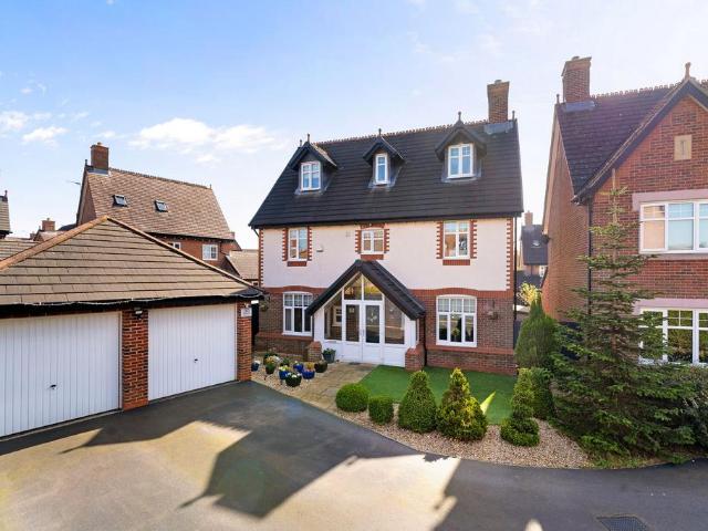 6 bedroom detached house for sale