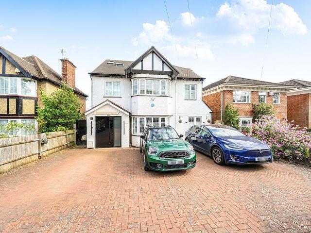 6 bedroom detached house for sale