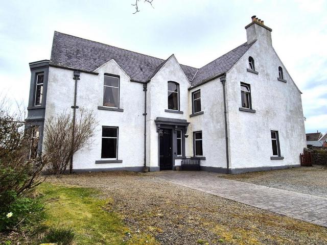 6 bedroom detached house for sale