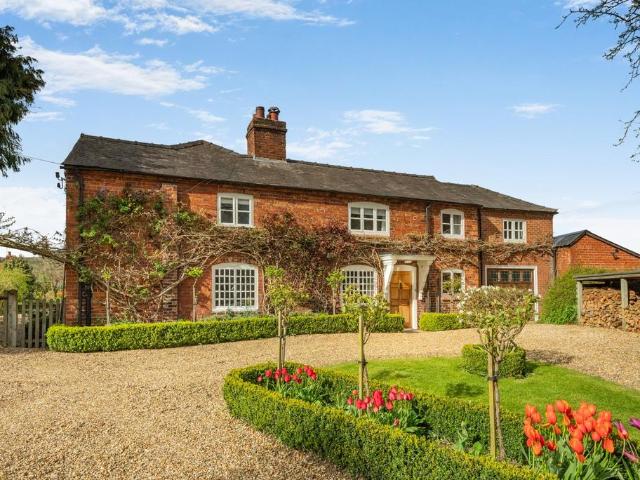 6 bedroom detached house for sale
