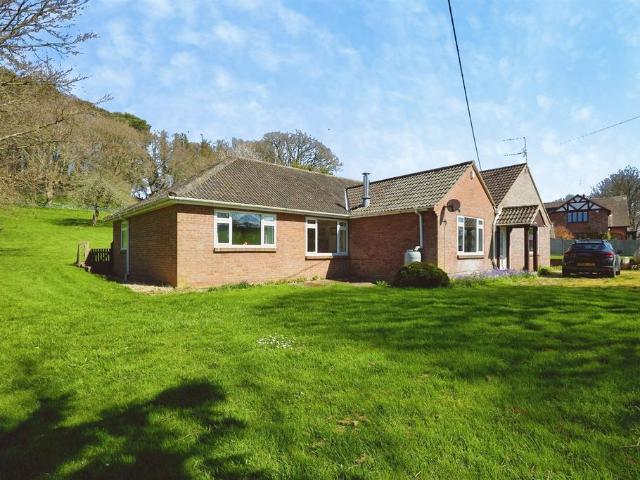 6 bedroom detached house for sale