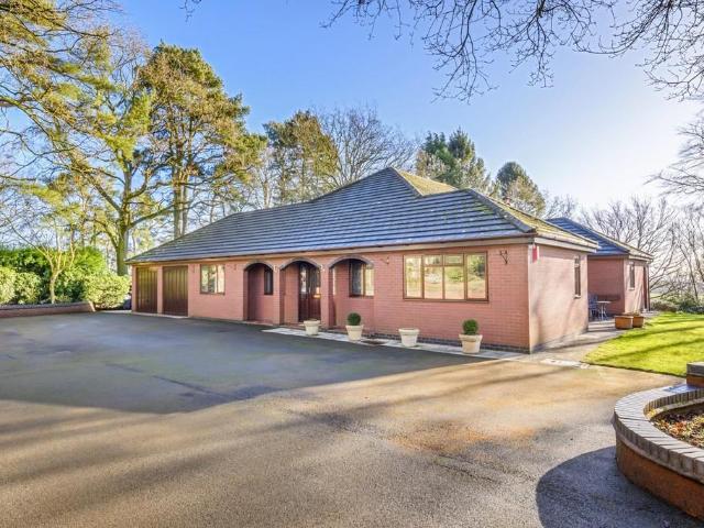 6 bedroom detached house for sale