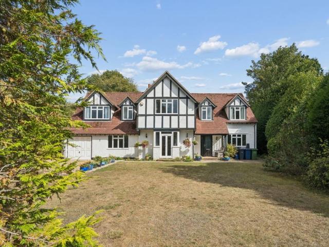 6 bedroom detached house for sale