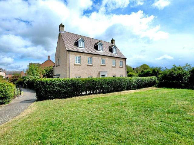 6 bedroom detached house for sale
