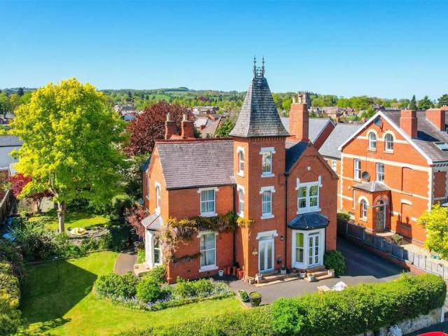 6 bedroom detached house for sale