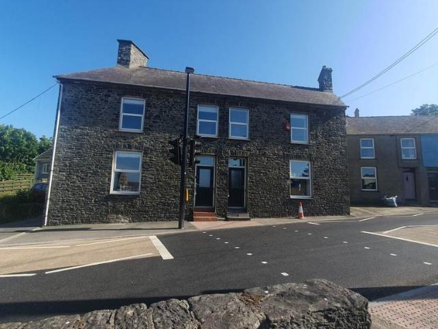 6 bedroom detached house for sale