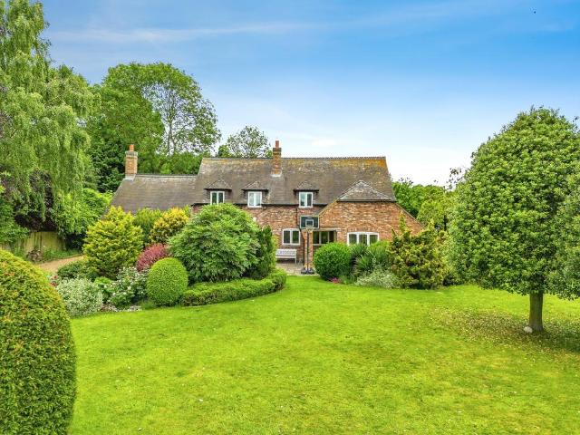 6 bedroom detached house for sale