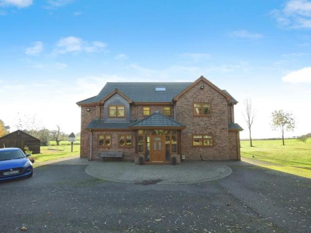 6 bedroom detached house for sale