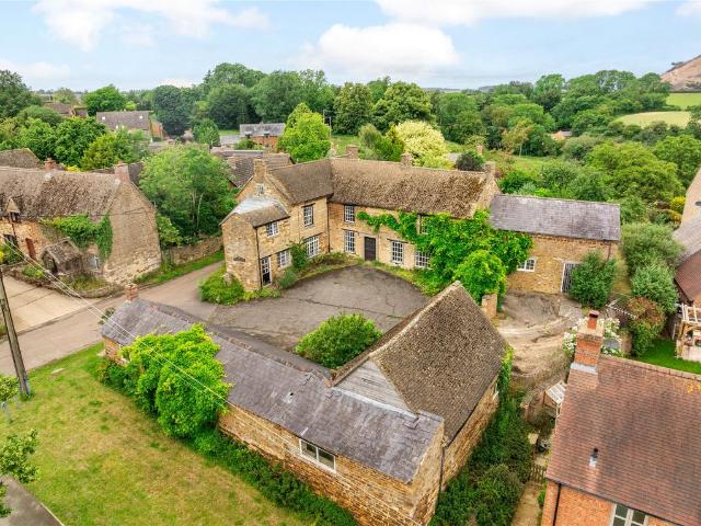 6 bedroom detached house for sale