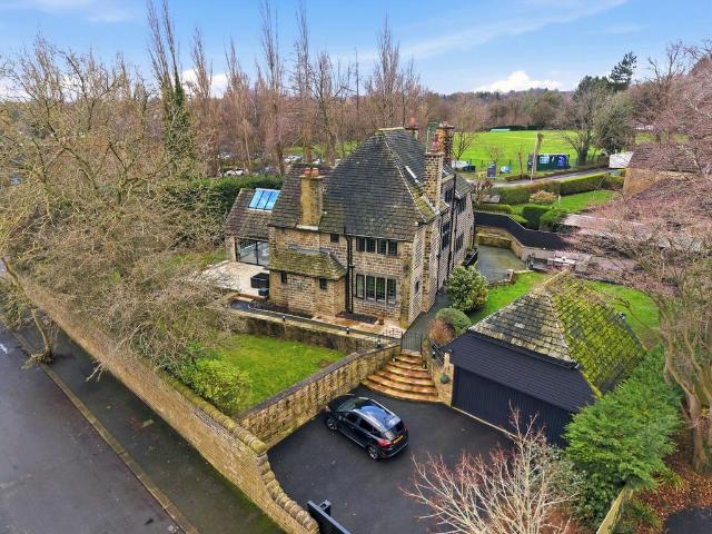 6 bedroom detached house for sale