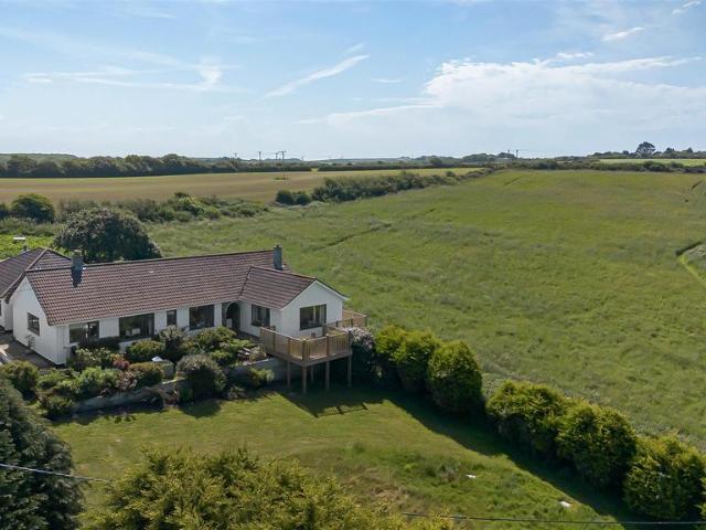 6 bedroom detached house for sale