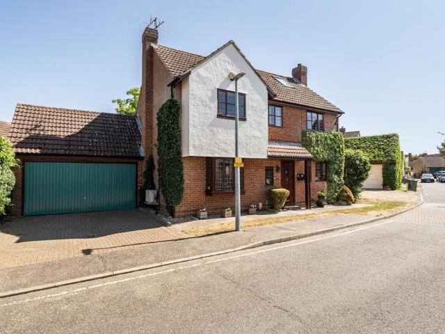 6 bedroom detached house for sale