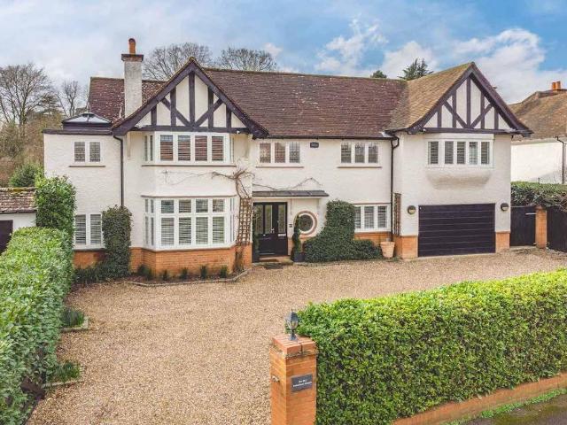 6 bedroom detached house for sale
