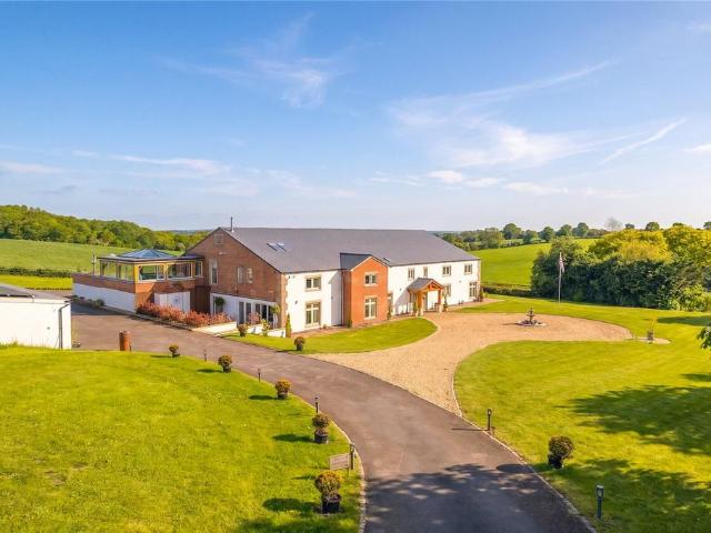 6 bedroom detached house for sale