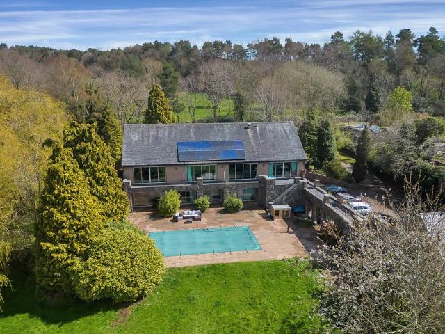 6 bedroom detached house for sale
