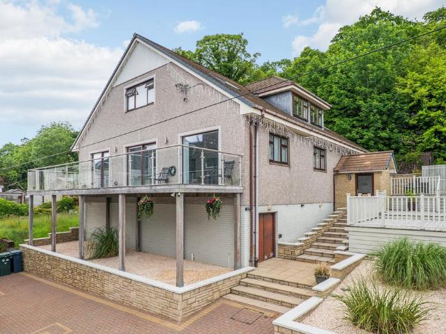 6 bedroom detached house for sale