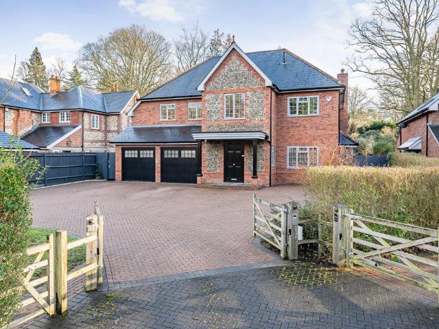 6 bedroom detached house for sale