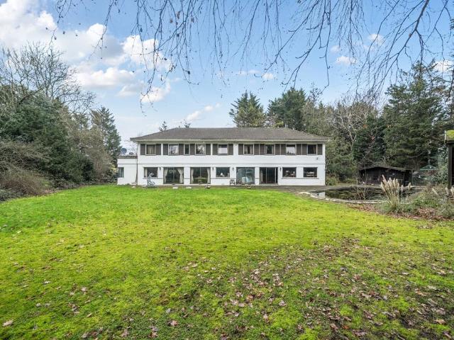 6 bedroom detached house for sale