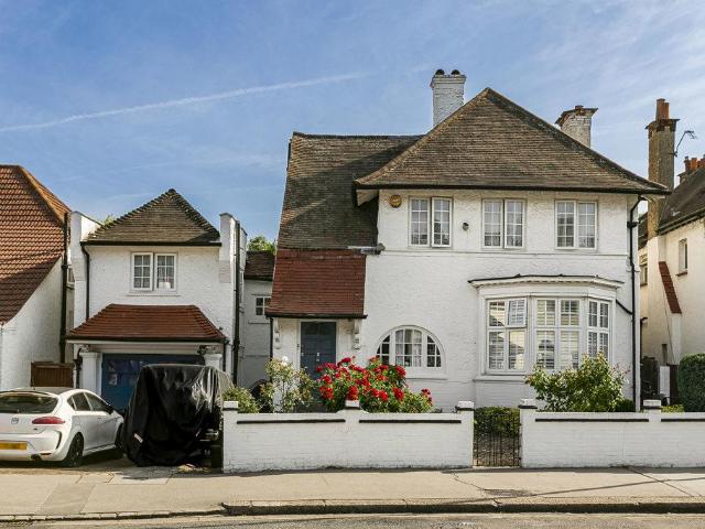 6 bedroom detached house for sale