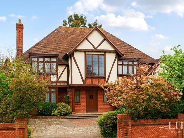 6 bedroom detached house for sale