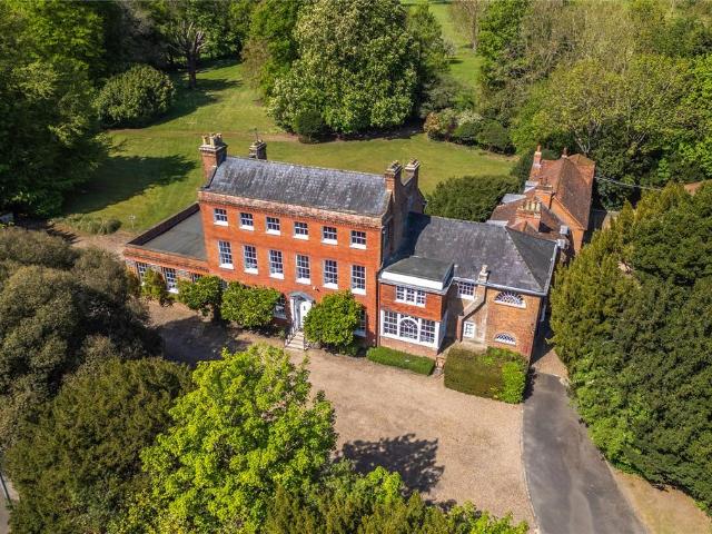 6 bedroom detached house for sale