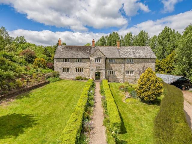 6 bedroom detached house for sale
