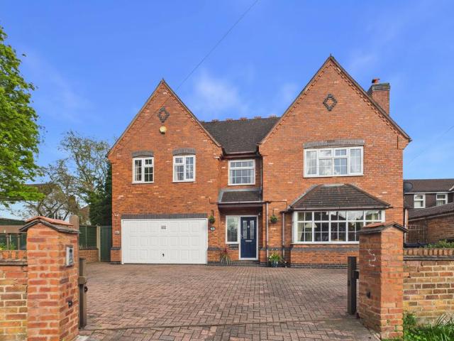 6 bedroom detached house for sale
