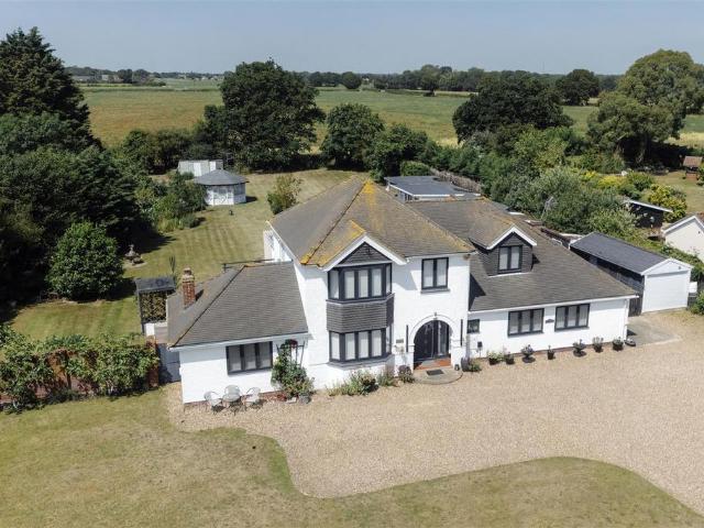 6 bedroom detached house for sale