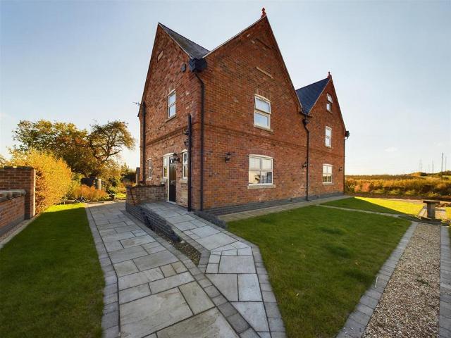 6 bedroom detached house for sale