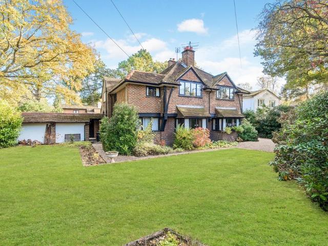 6 bedroom detached house for sale