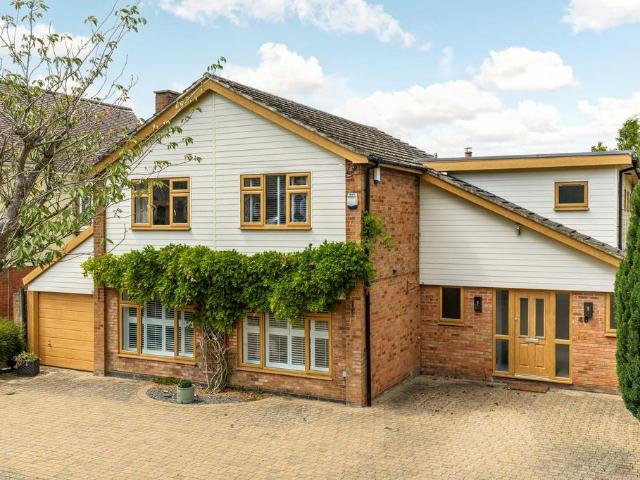 6 bedroom detached house for sale