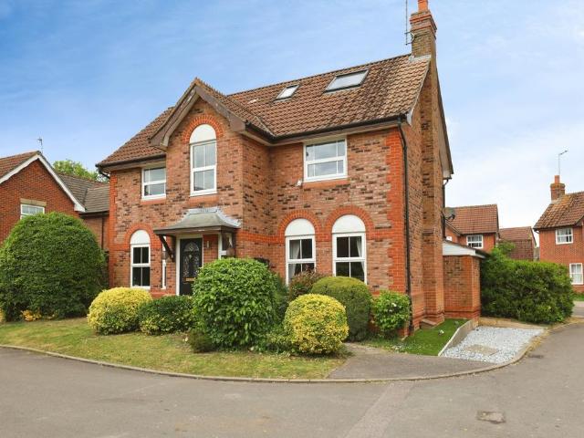 6 bedroom detached house for sale