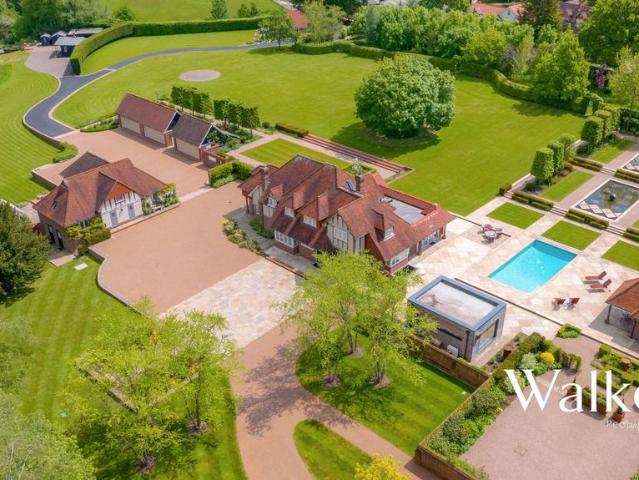 6 bedroom detached house for sale