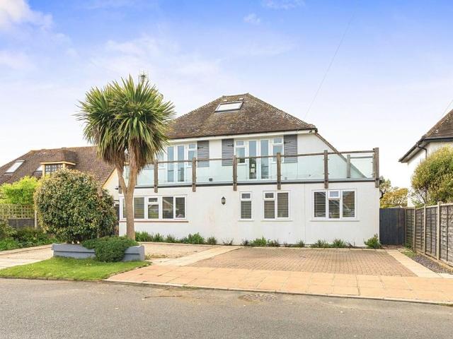 6 bedroom detached house for sale