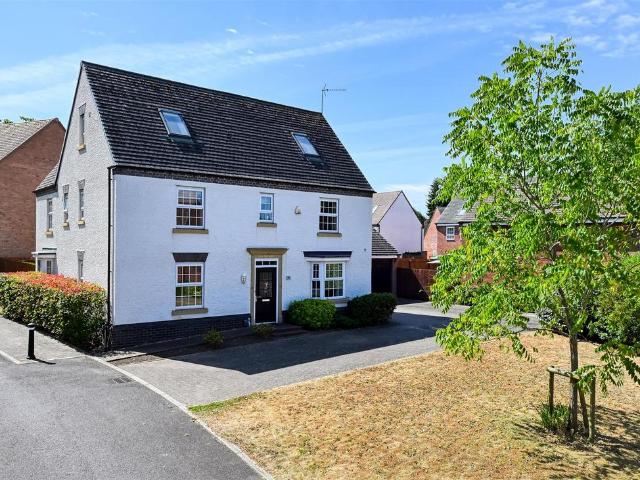 6 bedroom detached house for sale