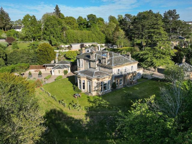 6 bedroom detached house for sale