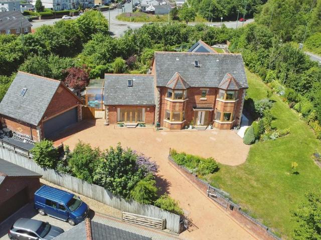6 bedroom detached house for sale