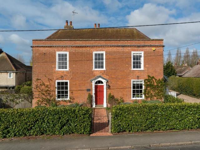 6 bedroom detached house for sale