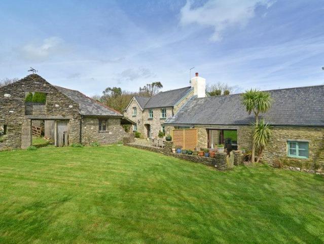 6 bedroom detached house for sale
