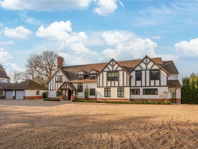 6 bedroom detached house for sale