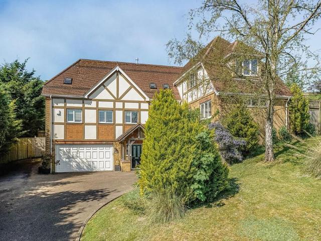 6 bedroom detached house for sale
