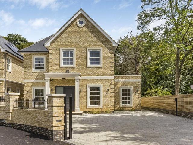 6 bedroom detached house for sale