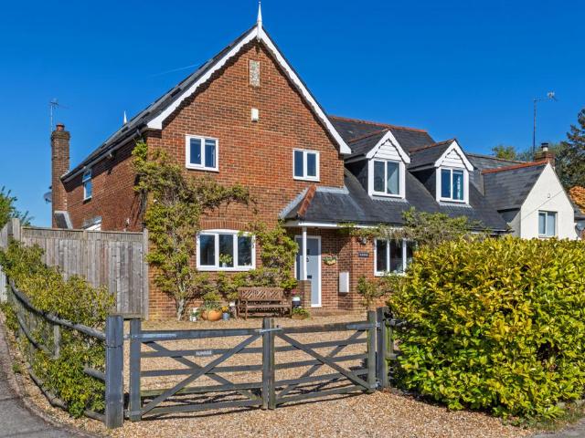 6 bedroom detached house for sale