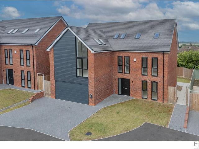 6 bedroom detached house for sale