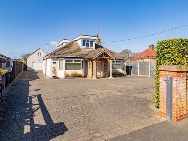6 bedroom detached house for sale